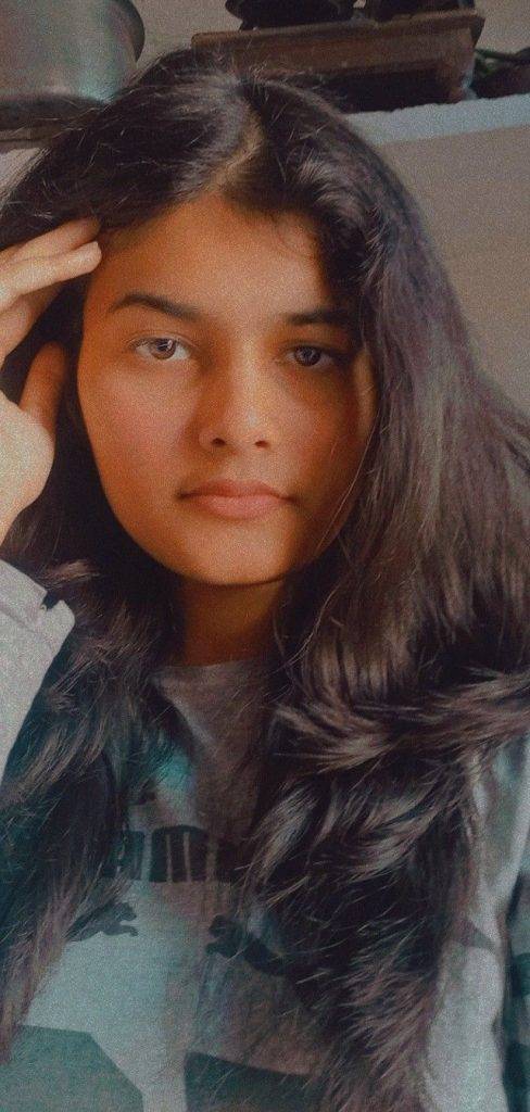 55+ Long Hairstyles for Round Face Shape Women