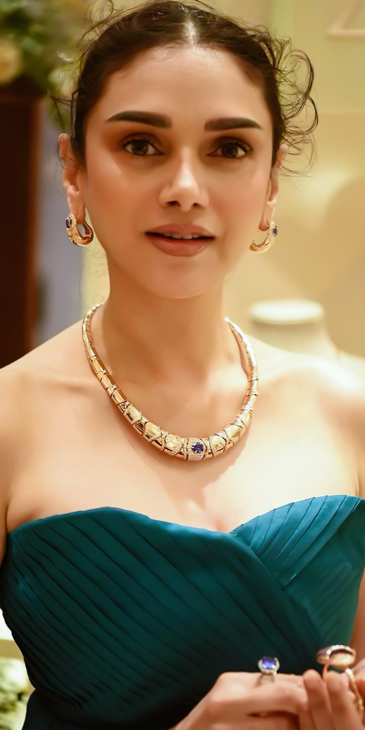 140+ Aditi Rao Hydari Hairstyles